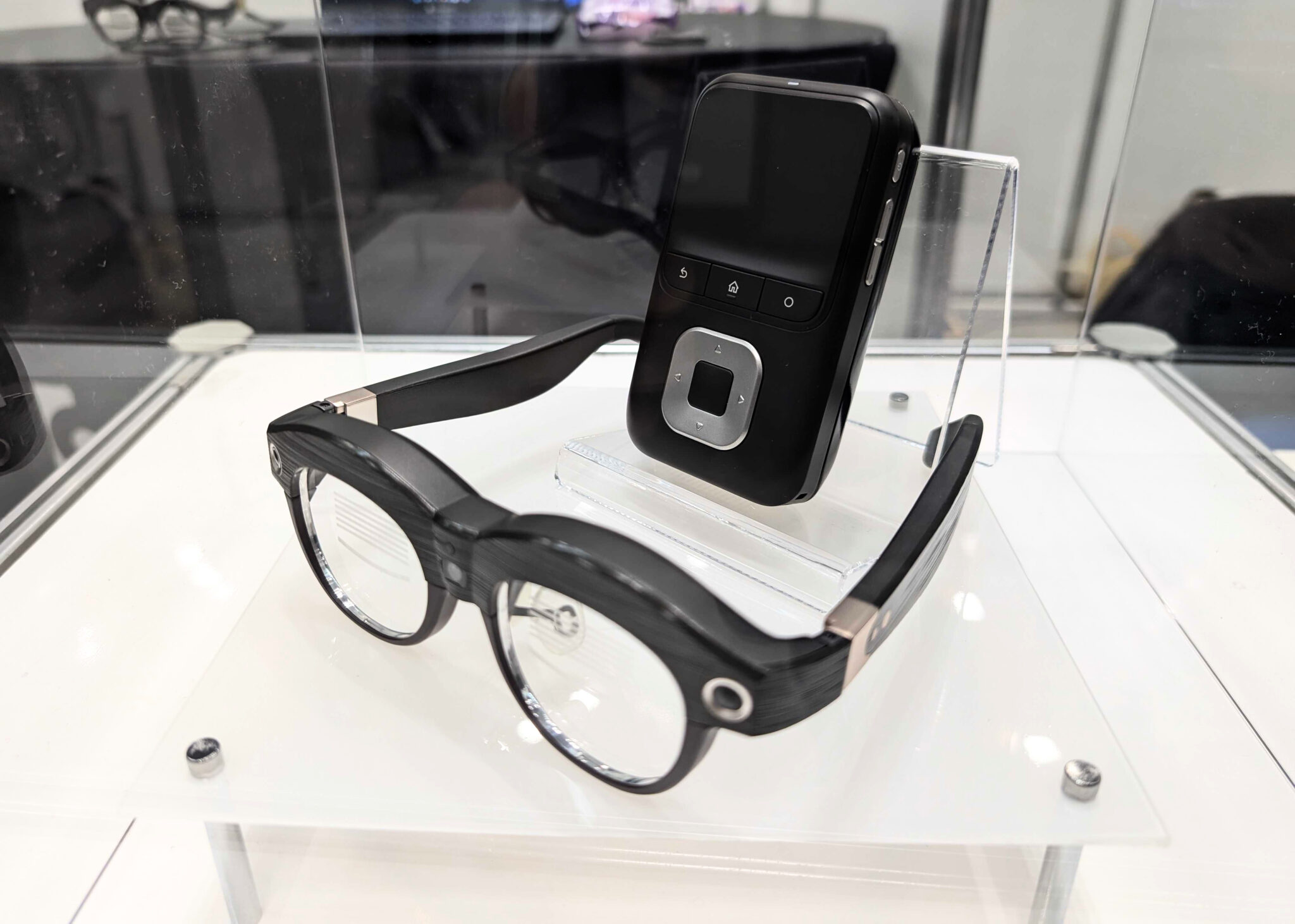 DynabookのXRグラス「dynaEdge XR1」とは？仕様・特徴について解説 - WebAR Lab - WebARの最新情報がわかるメディア